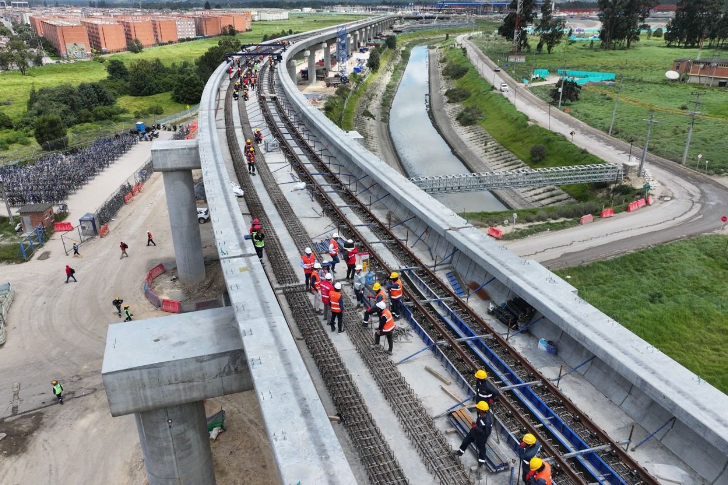 Primeiro trem do metrô de Bogotá chega à Colômbia - Metrô CPTM