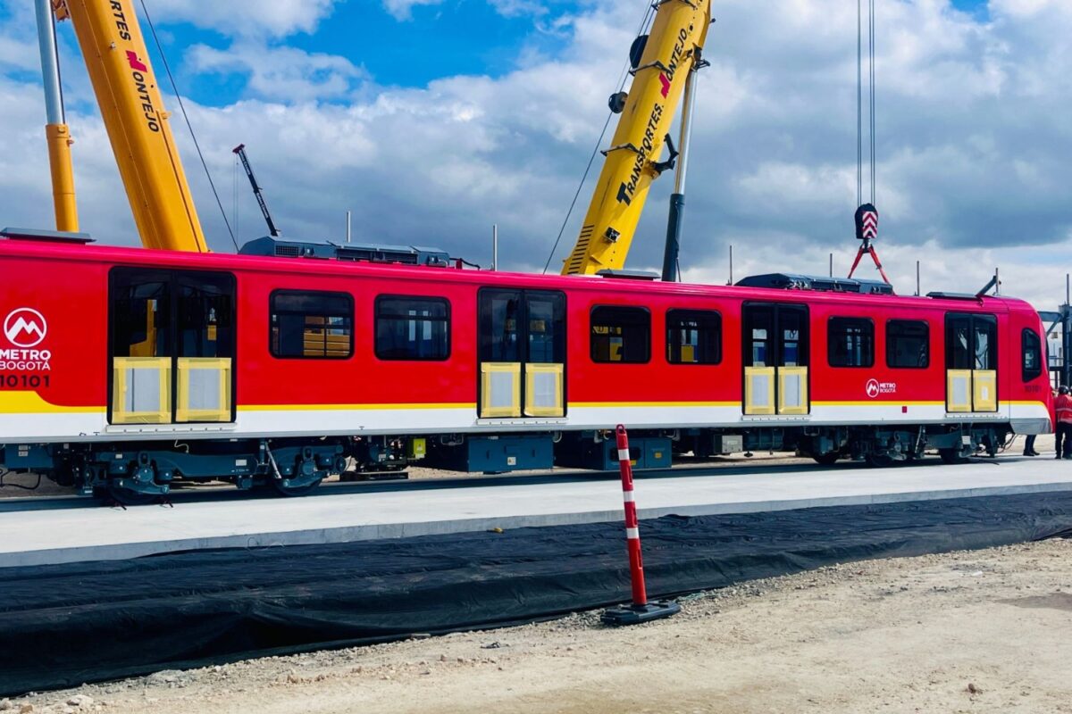 Primeiro trem do metrô de Bogotá chega à Colômbia - Metrô CPTM