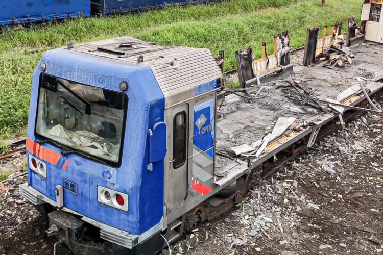 Trem da Série 3000 da CPTM começa a ser sucateado; veja imagens - Metrô ...